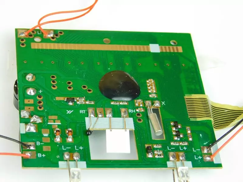 Teardown Tuesday: Jam Alarm Proyektor dengan Sensor Kelembaban dan Suhu 1124_15