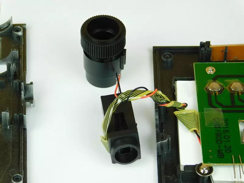 Teardown Tuesday: Jam Alarm Proyektor dengan Sensor Kelembaban dan Suhu 1124_8