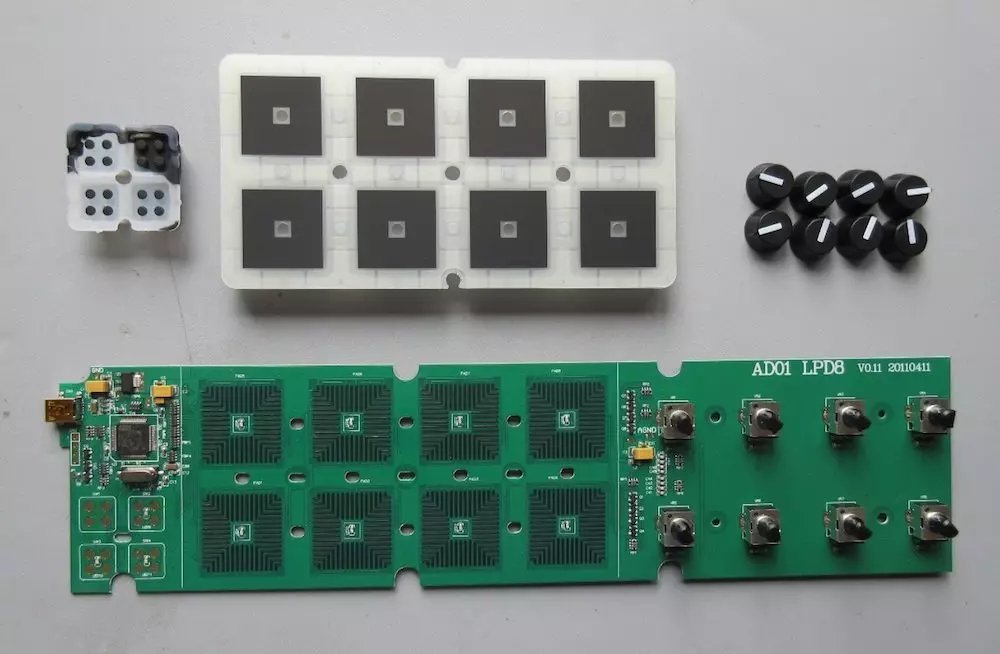 Teardown tisdag: Akai LPD8 Laptop Pad Controller 1301_3