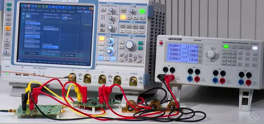 Nguji Émisi Dilaksanakeun dina R&D Lab nganggo Oscilloscope