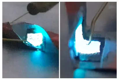 Un micro-LED flexibil care poate fi pliat și răsucit