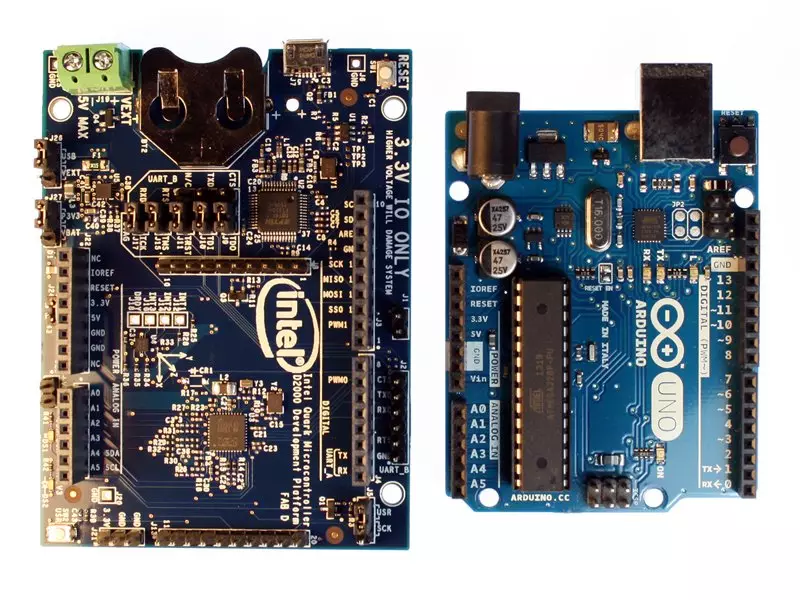 Le D2000 ma Arduino UNO fa'atasi.