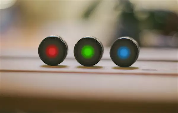 د انجنیر سپټ لائټ: کنال چوهدري د IoT کور اتومات ډیزاین کولو په اړه (د Hal9000 لخوا الهام شوی) 616_1